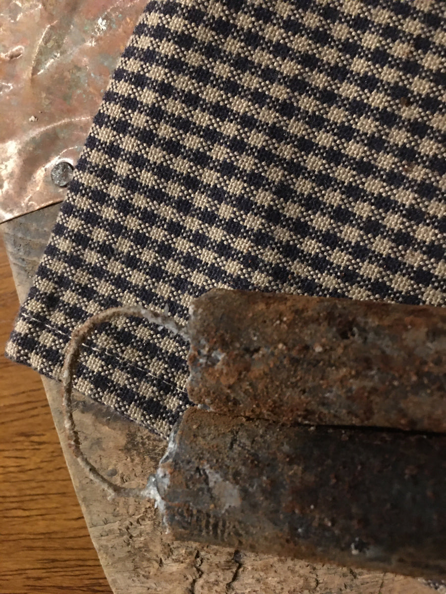 Blackened Wax Colonial Reading Candle – The Cranberry Cornstalk